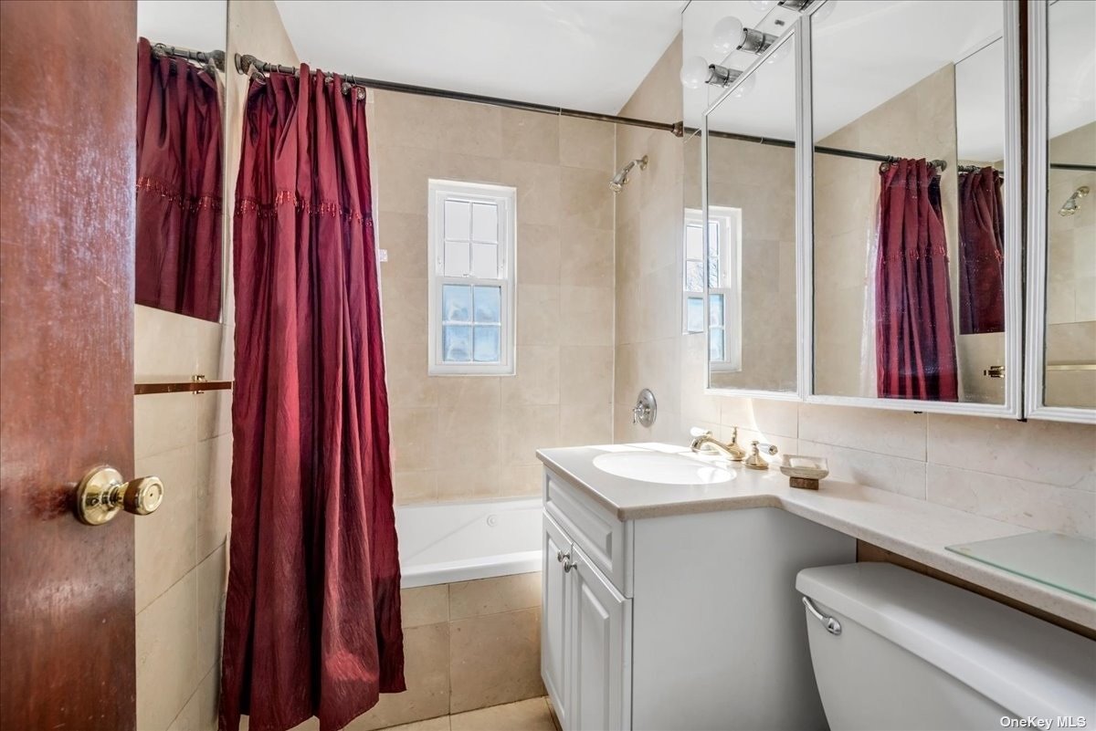 合约中 $113万2 CONTRACT - 53-48 Clearview Expressway, 皇后区 贝塞 Bayside , NY ...