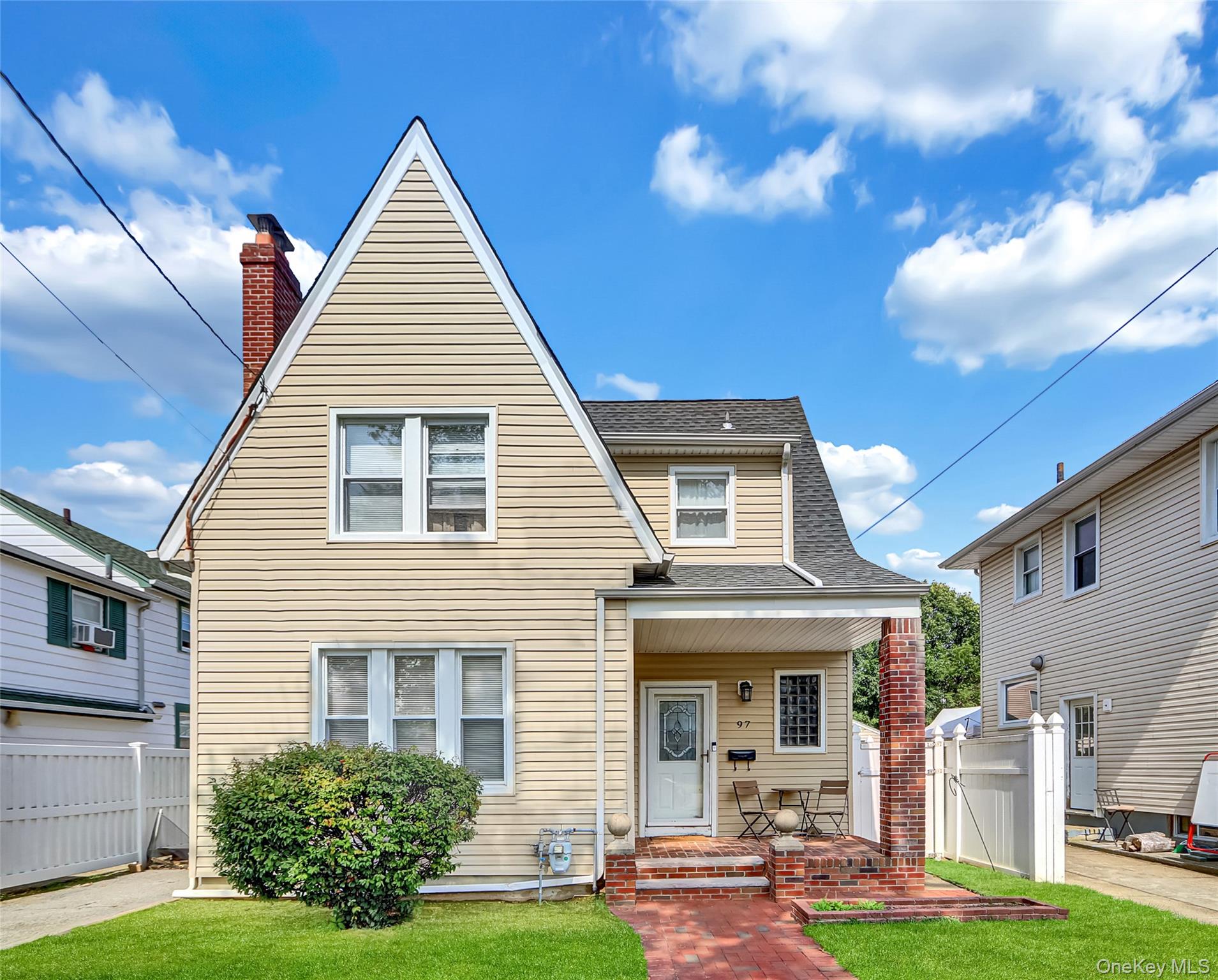 $699,000 - 97 E Beverly Parkway, Valley Stream , NY 11580 | MLS ...