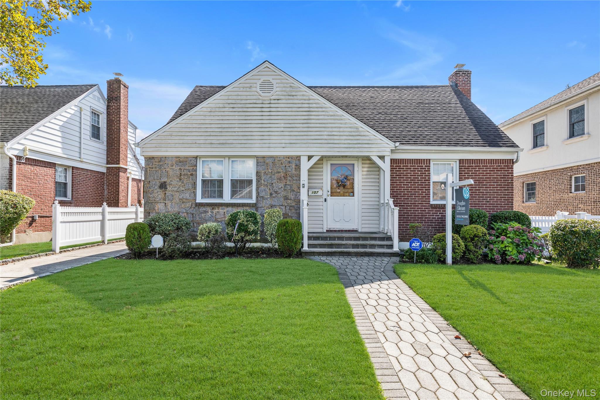 $898,999 CONTRACT - 107 Aster Drive, New Hyde Park , NY 11040 | MLS ...